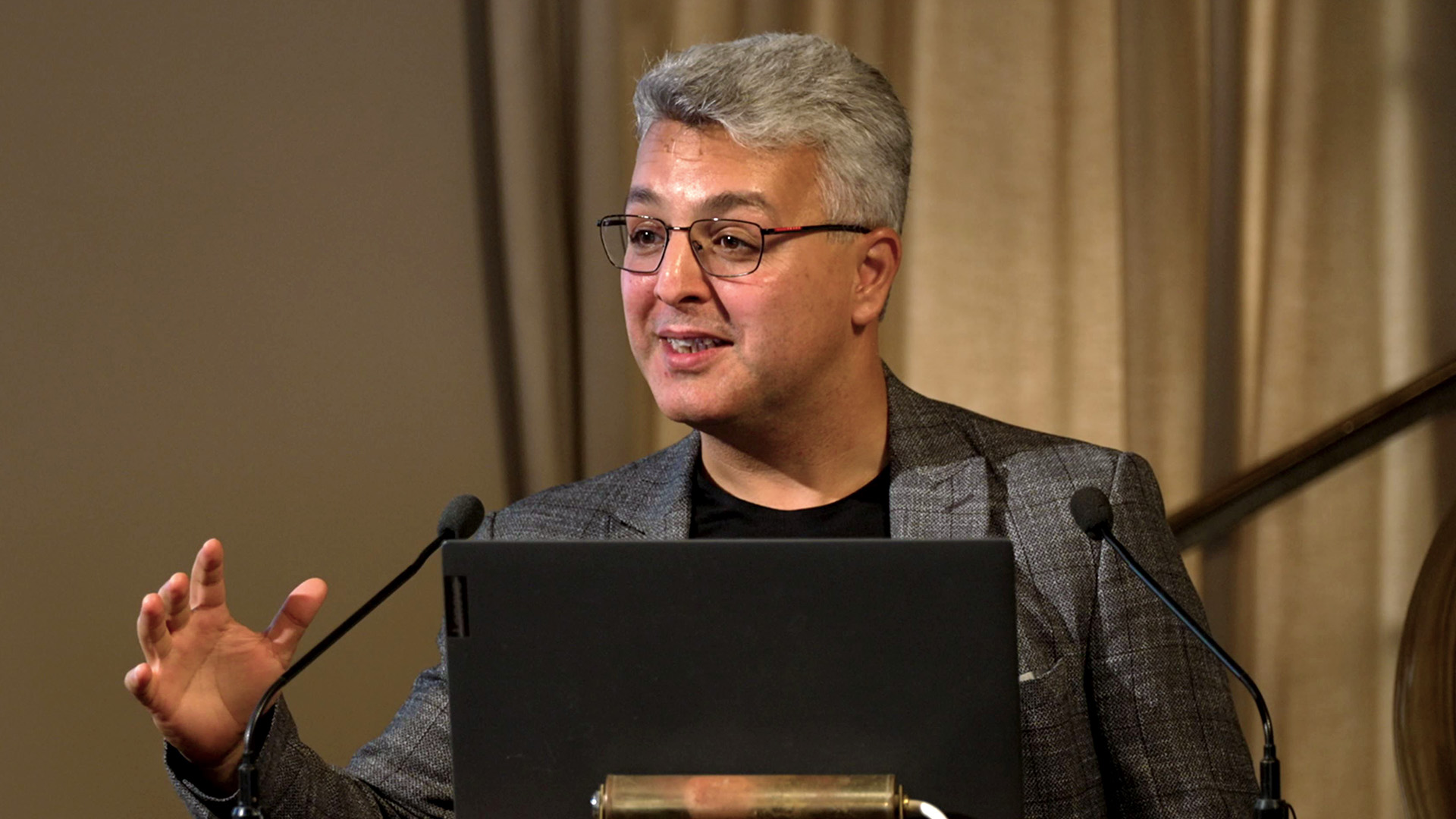 Dumitru Fornea | OVALmedia